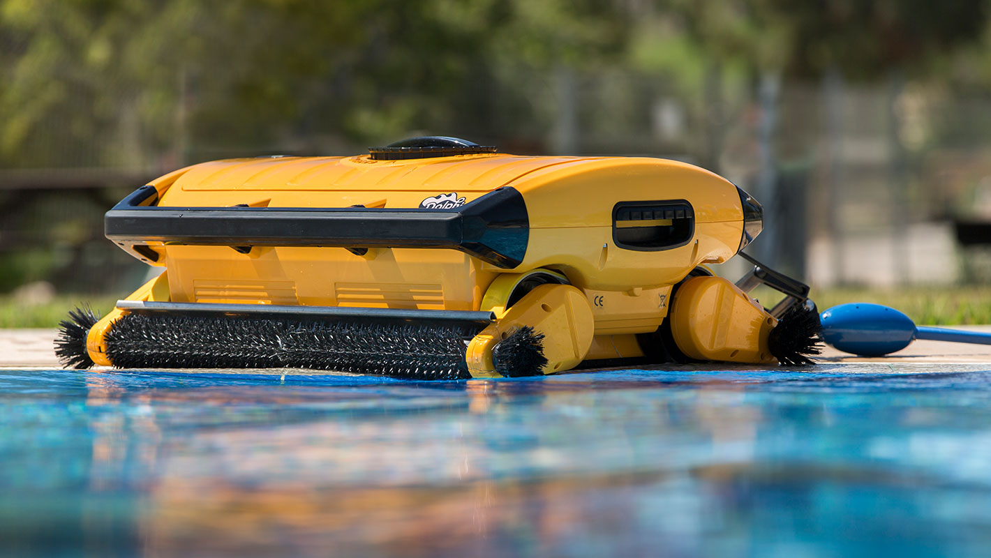 Robot curatare piscina publica Maytronics Dolphin WAVE 300XL